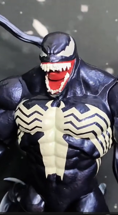 Unboxing Venom Classic Form