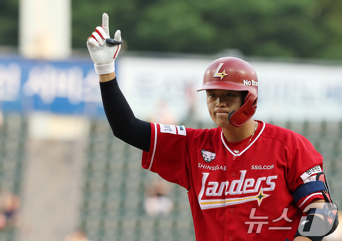 SSG 포수 조형우, '허리 통증' 1군 엔트리 말소…"1주 내 회복"