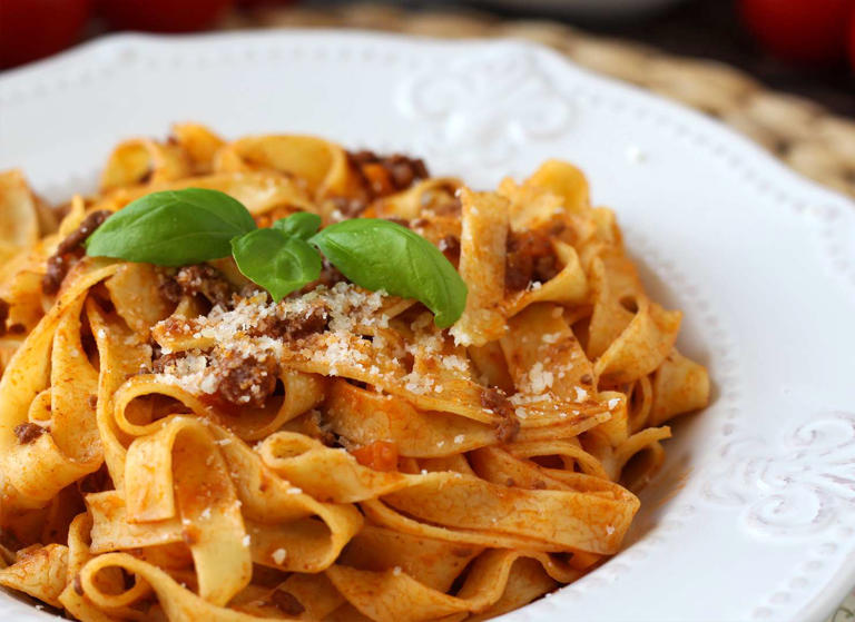 Pâtes à la sauce bolognaise - tagliatelle al ragù alla bolognese