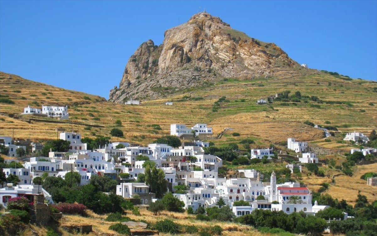 Κάθε αυλή, μια σκηνή: Η Τήνος υποδέχεται το πρώτο ΑΥΛΗ ΦΕΣΤ