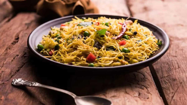 From Cheese Corn Rolls To Podi Idli: Tiffin Ideas For Kids