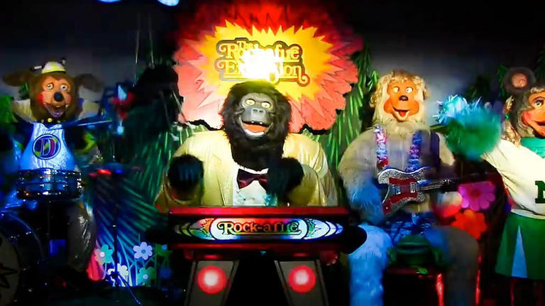 7 Old School Restaurant Animatronics That Are A Total Blast From The Past