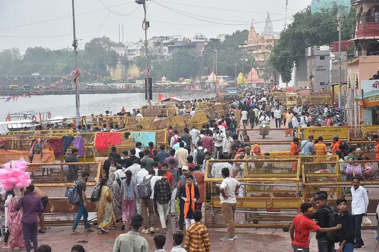 2nd Shravan Somvar: Thousands of Devotees Visit Ujjain’s Mahakaleshwar Temple; MP CM Mohan Yadav ...