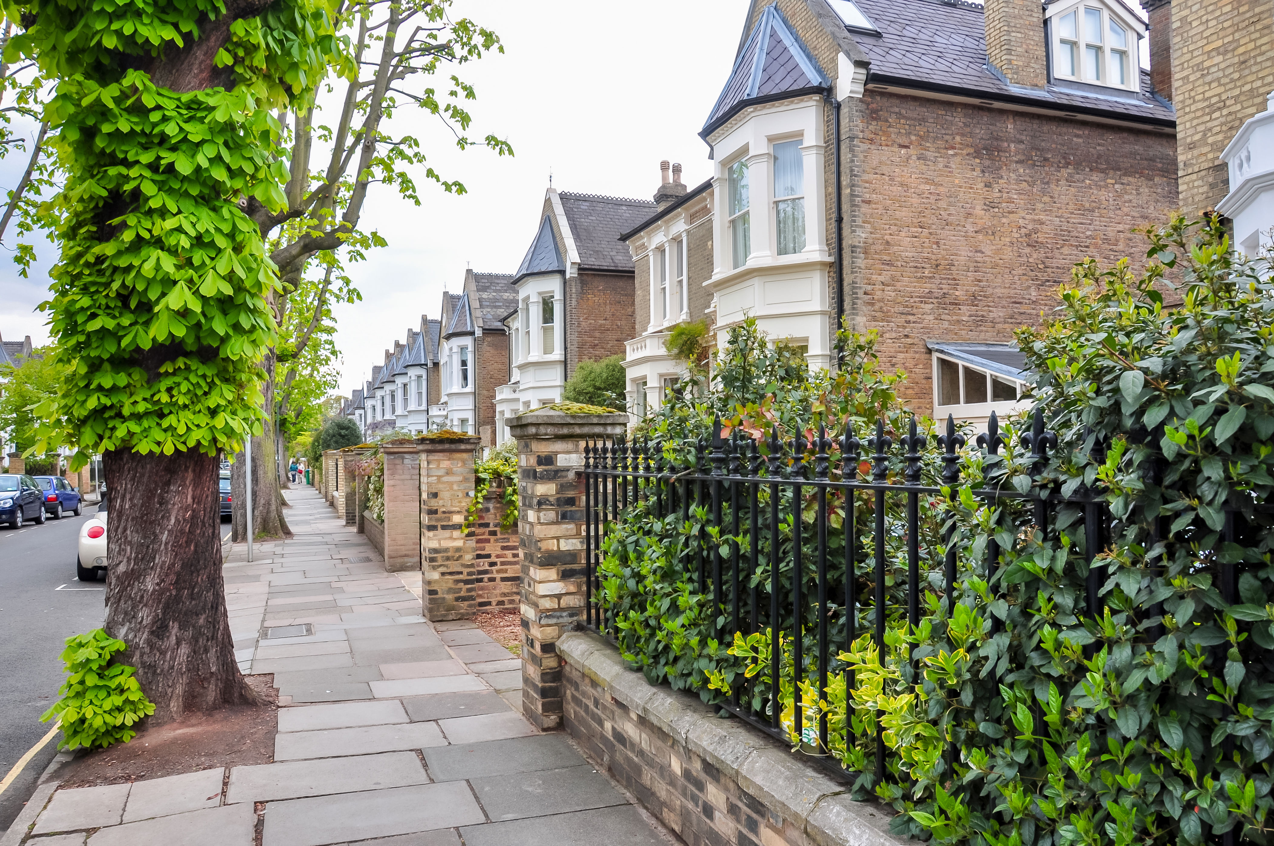Average UK house asking price drops by almost £5,000