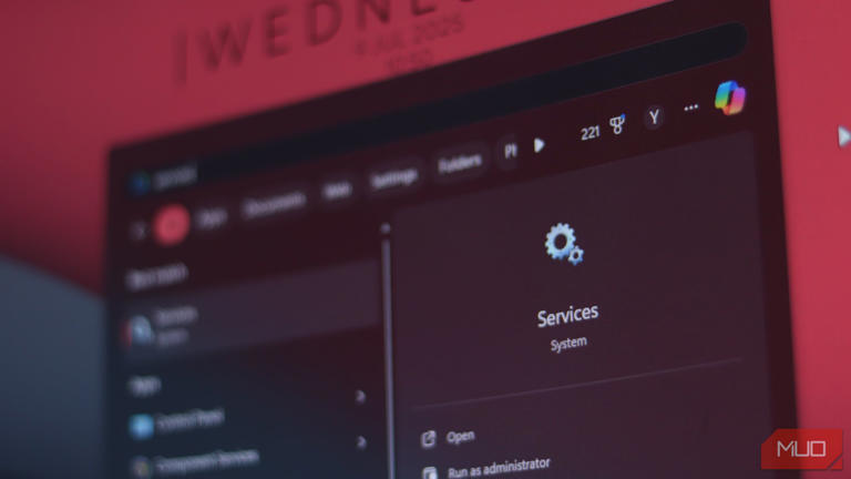 Everyone Should Disable These 7 Windows Services to Get Better Battery Life