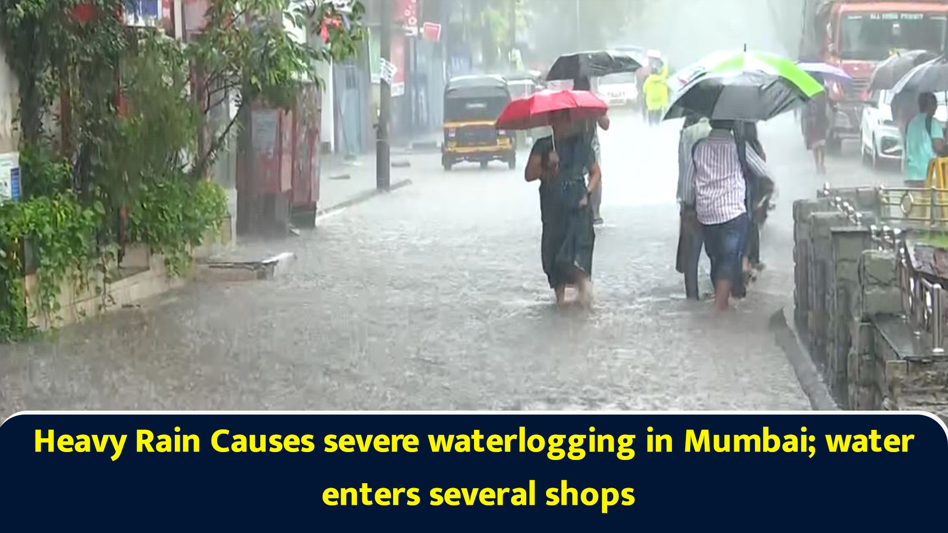 Heavy Rain Causes severe waterlogging in Mumbai; water enters several shops