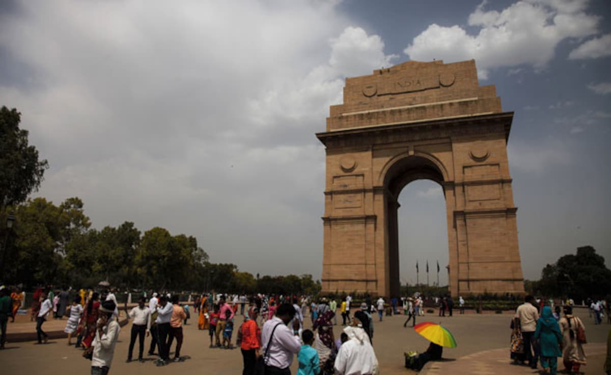 Delhi Records Season's Lowest Temperature At 26 Degree Celsius Today