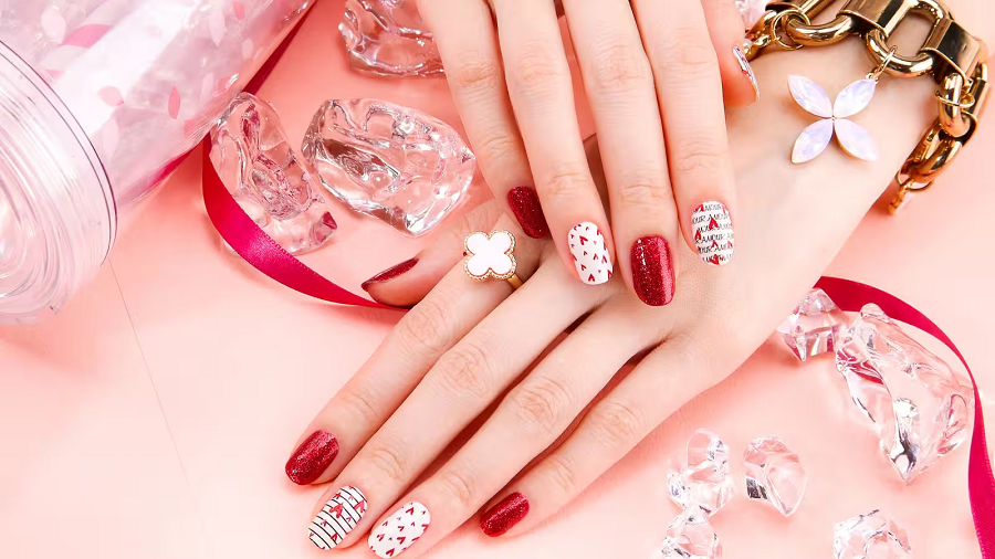 Hariyali Teej 2025 Style Guide: Try These Trendy Green Nail Art Designs ...