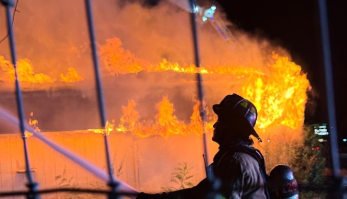 Intense fire destroys building near Old Fig Garden