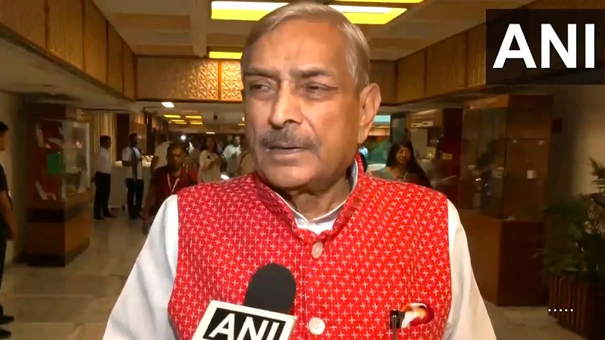 'PM Modi Should Review His Parliament Attendance Before Flying Abroad ...