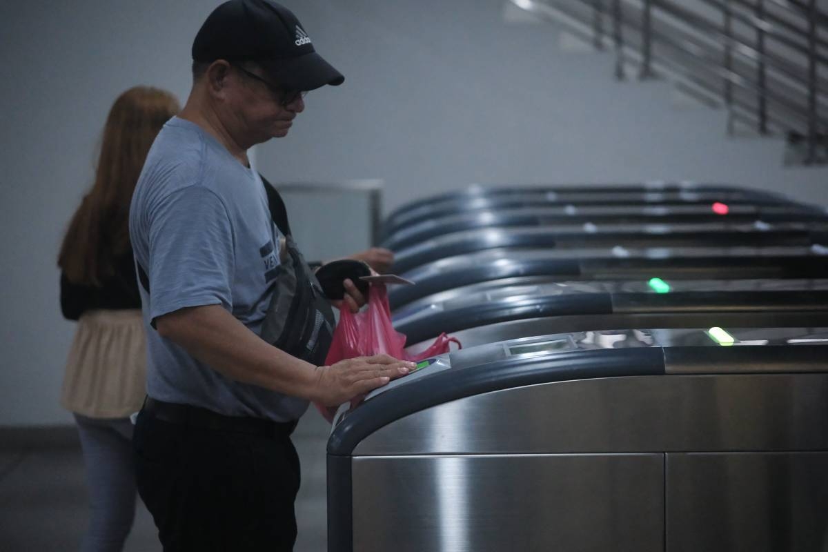 DOTr announces free LRT, MRT rides