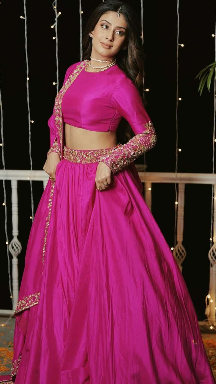 Steal Ethnic Outfits From Isha Malviya's Closet For A Charming Look!