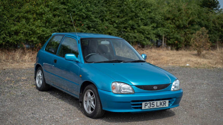 The Forgotten Hot Hatch: Daihatsu Charade GTti Breaks 100 HP Per Liter ...