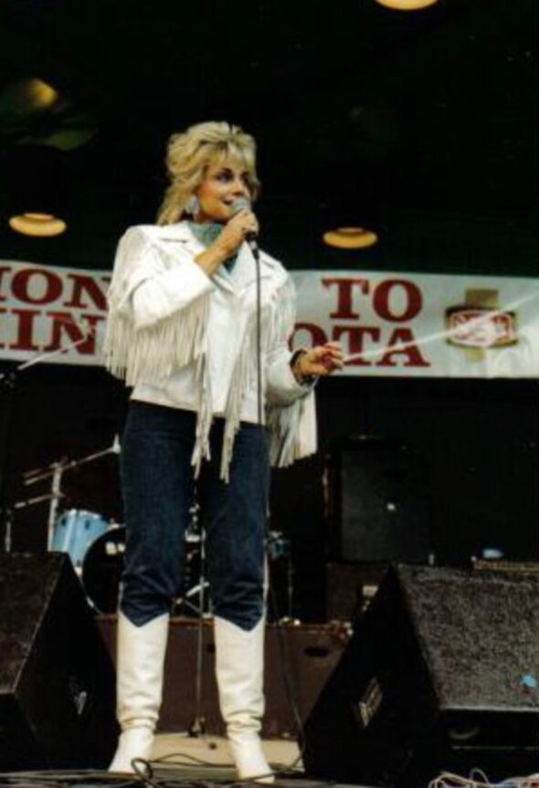 70s country music icon Helen Cornelius dies as she's remembered for her ...