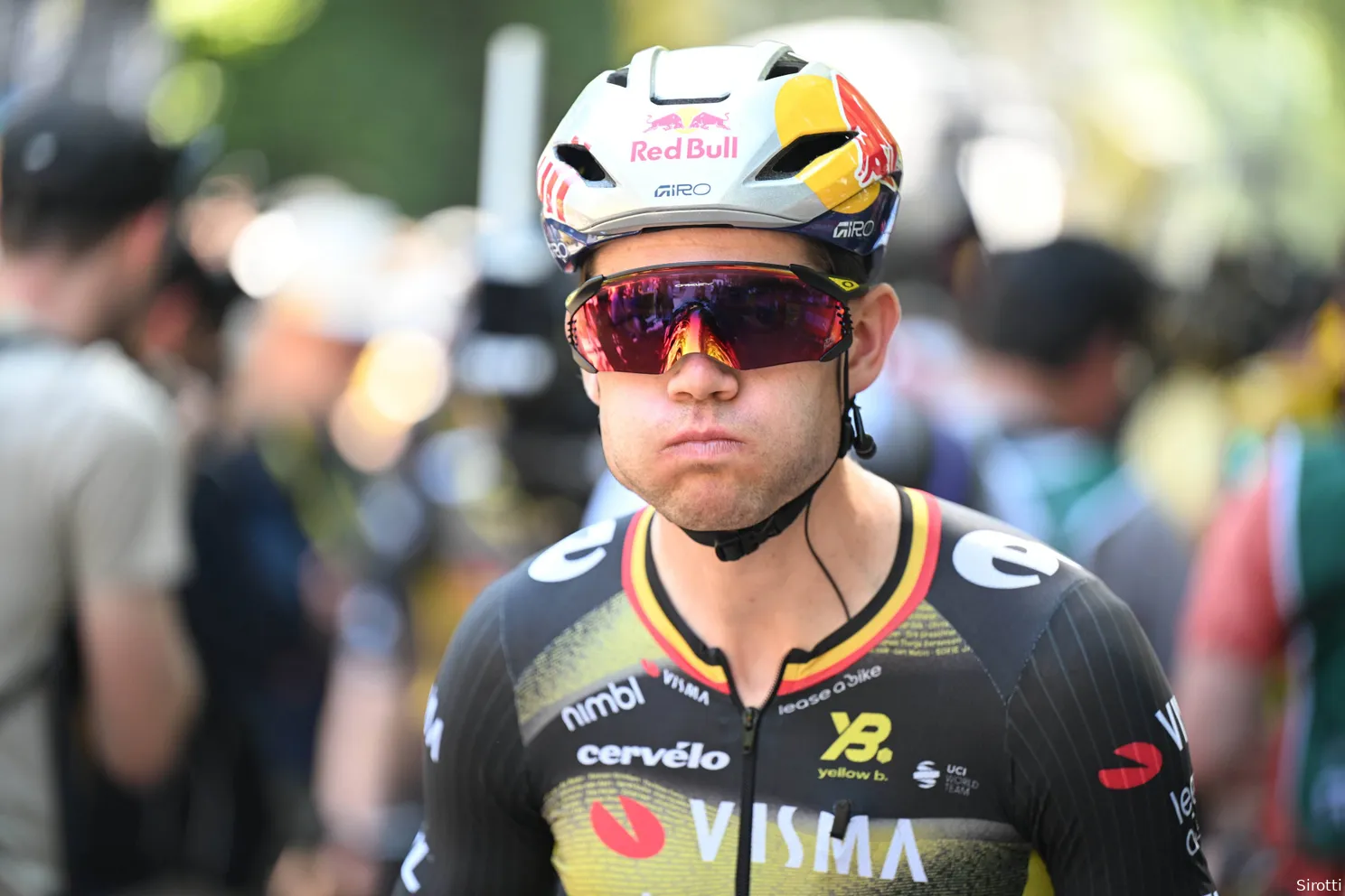 'Wie is Bjarne Riis?', reageert Richard Plugge nadat de Deen openlijk ...