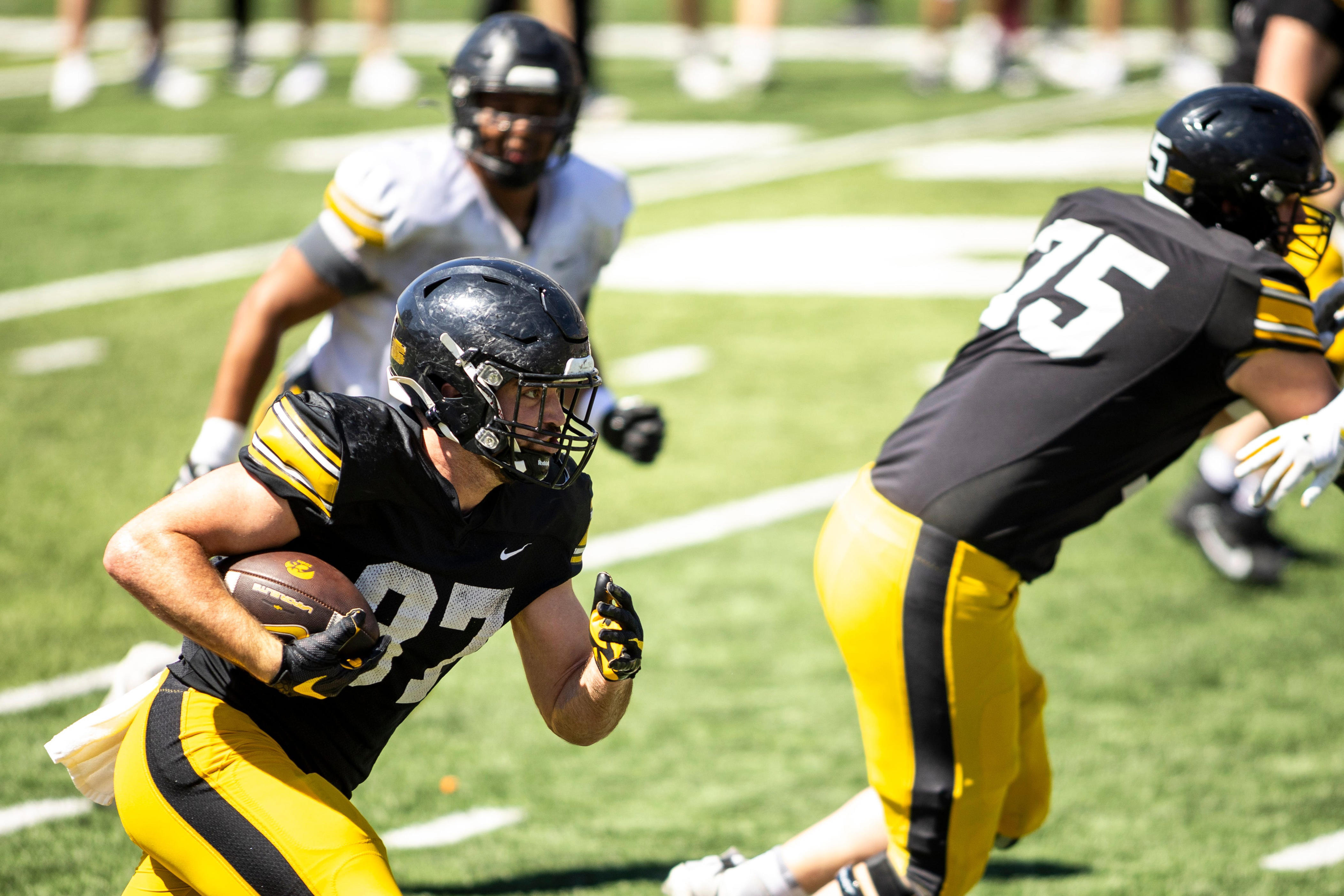 Iowa football 2025 season positional preview: Tight ends