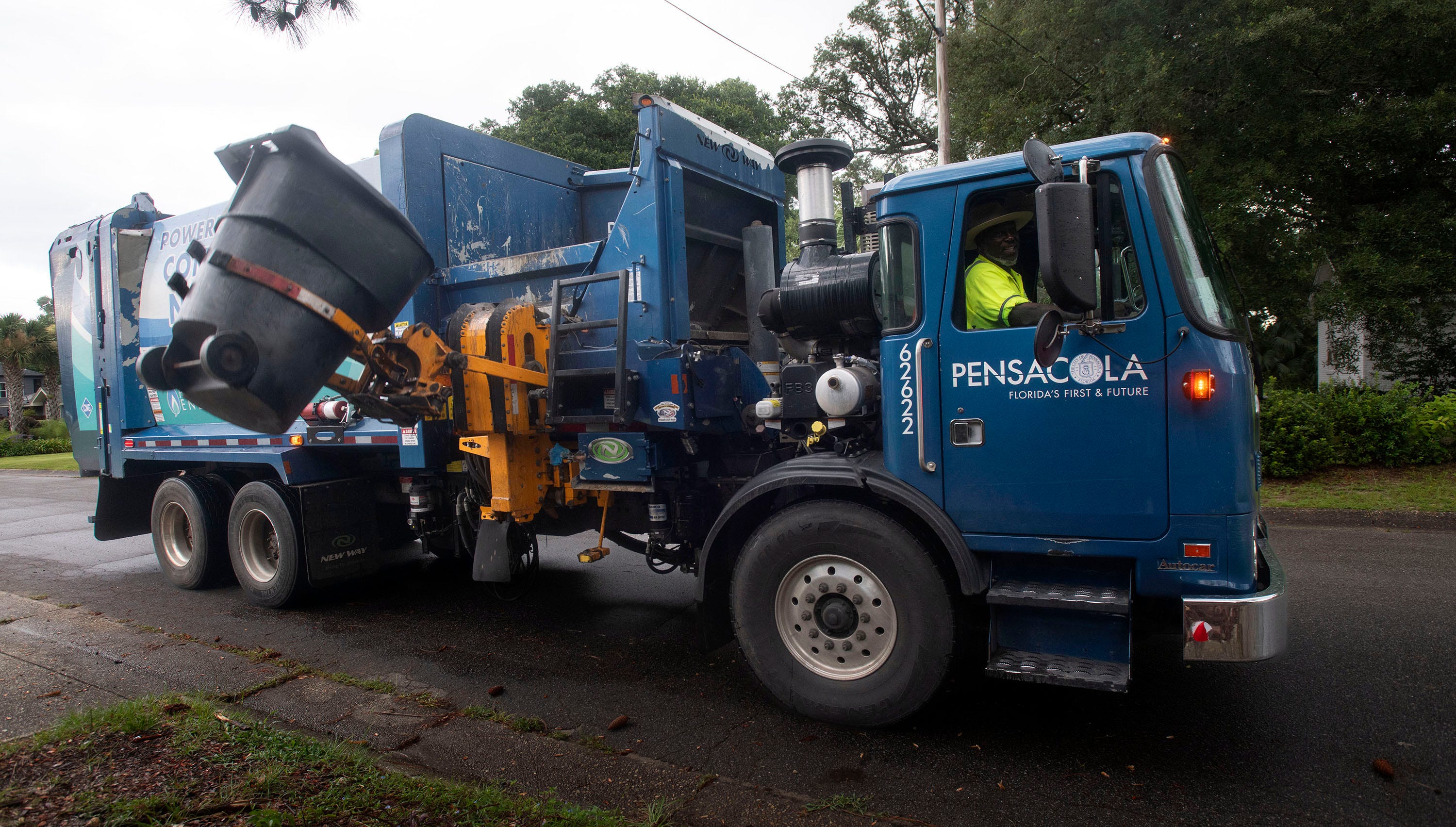 Pensacola accused of 'embarrassing' rollout of garbage pickup as ...