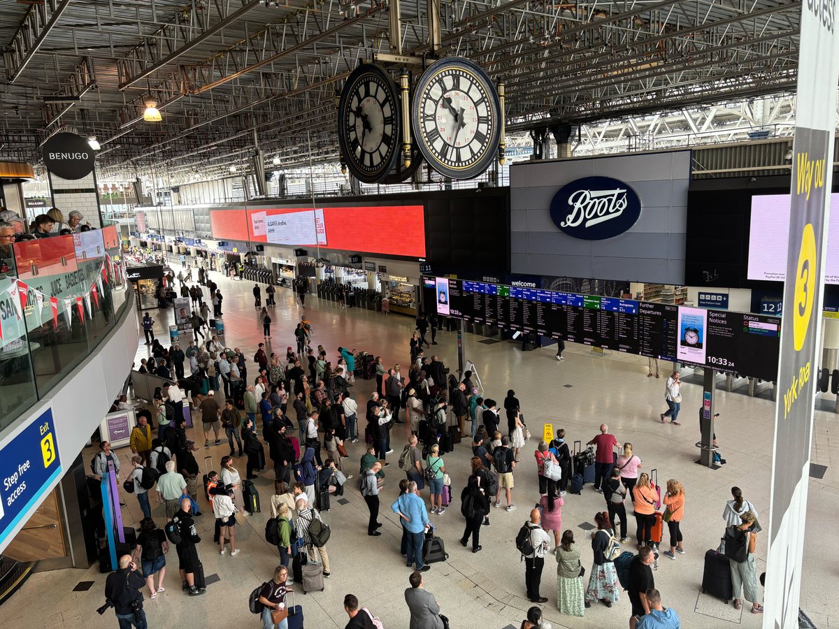 London travel news LIVE: Waterloo trains signal chaos hits evening rush ...