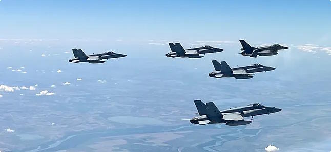 Spain defends the Northern border of NATO for the first time with six ...