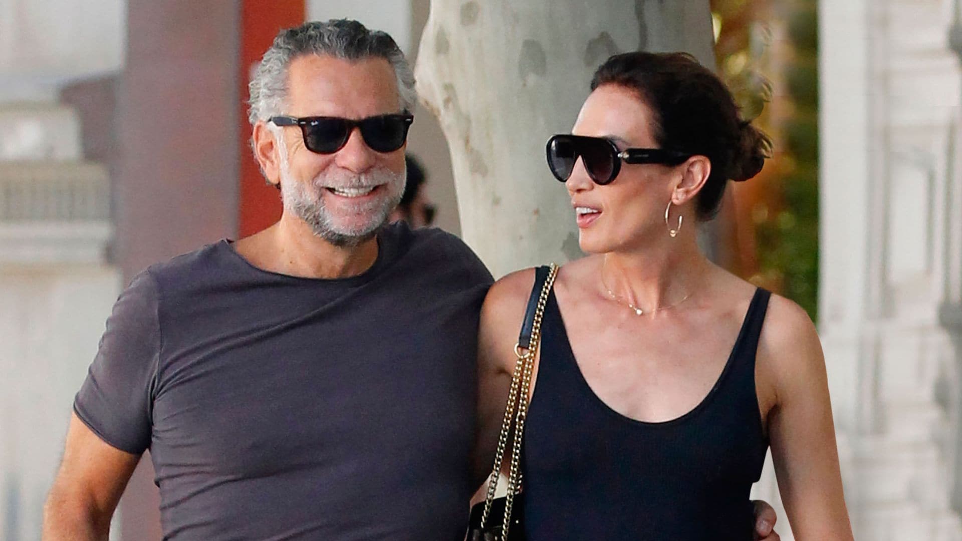 Nieves Álvarez y Bill Saad de lo más románticos y conjuntados por las ...