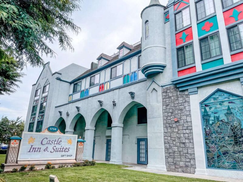 Castle Inn and Suites Disneyland Good Neighbor Hotel Review