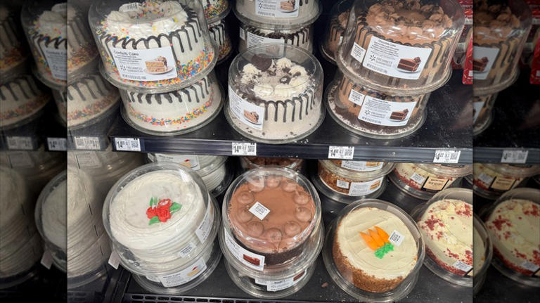 Walmart Cakes Aren't Exactly Fresh