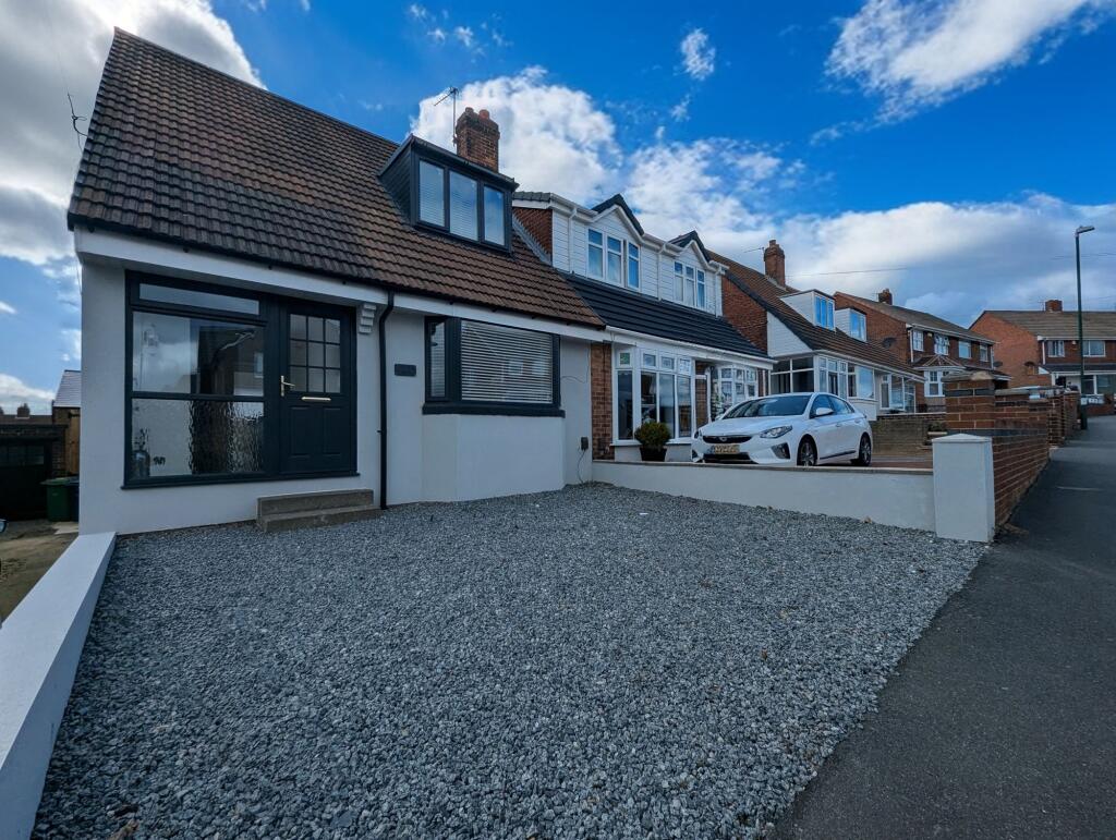 Stylish, contemporary living! 26 photos inside the modern 3-bed Shields ...