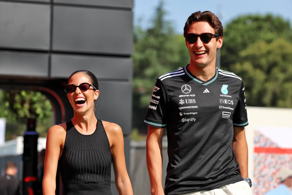 George Russell e sua namorada arrasam no mar italiano com luxuosa nova ...