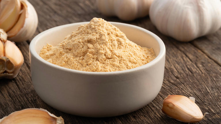 What Are The Key Differences Between Garlic Powder And Garlic Salt?