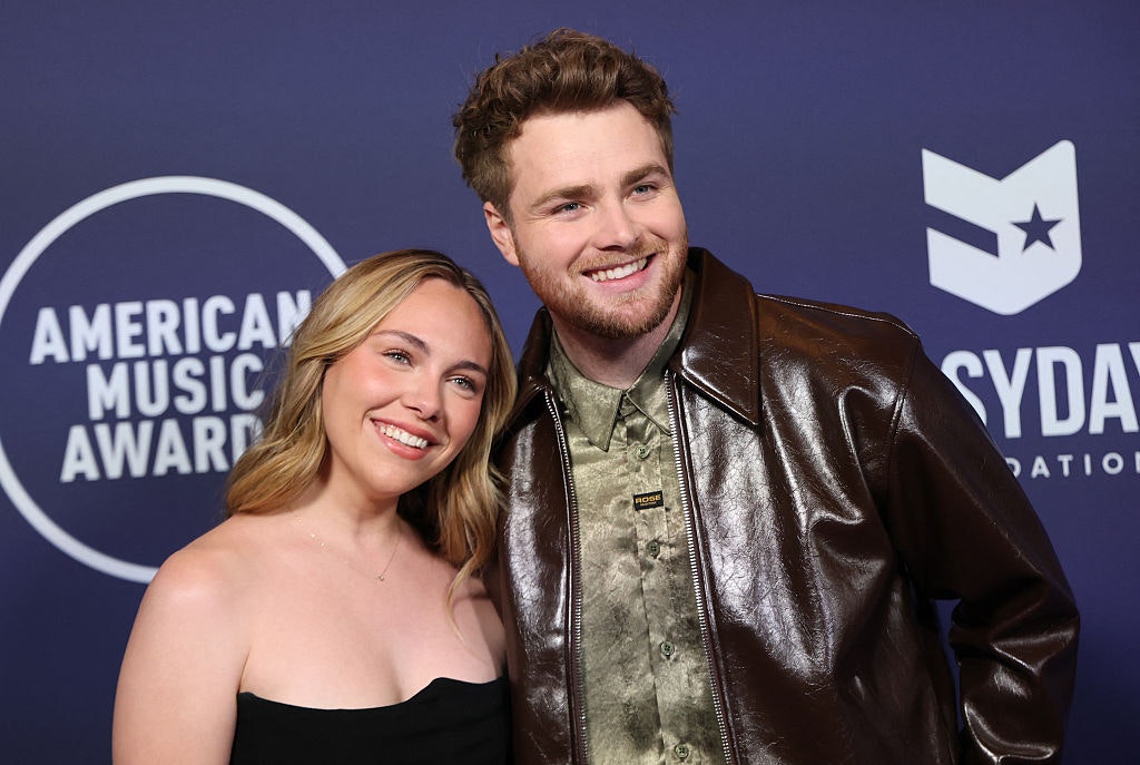 Who Is Alex Warren’s Wife, Kouvr Annon?