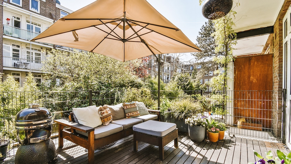How to Create a Mediterranean Balcony and Bring the South Home