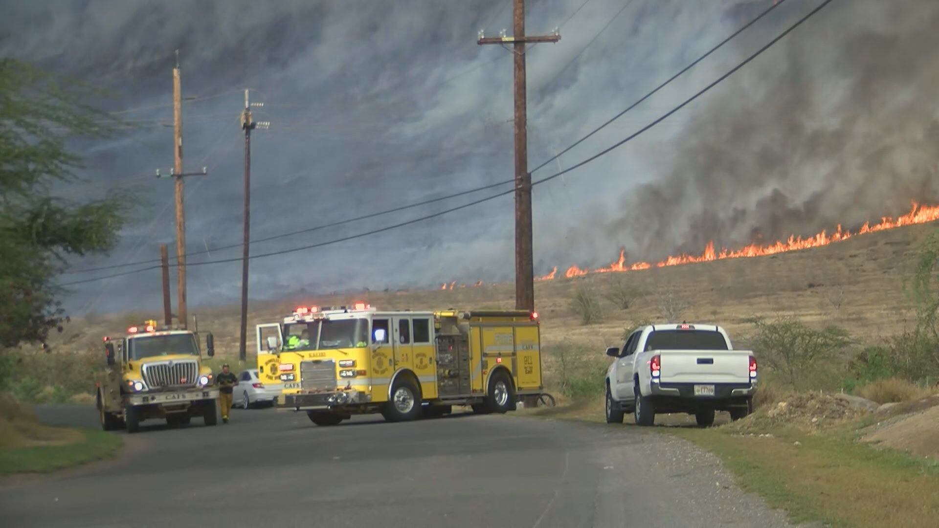 Crews battle brush fire in Nanakuli, 90% contained