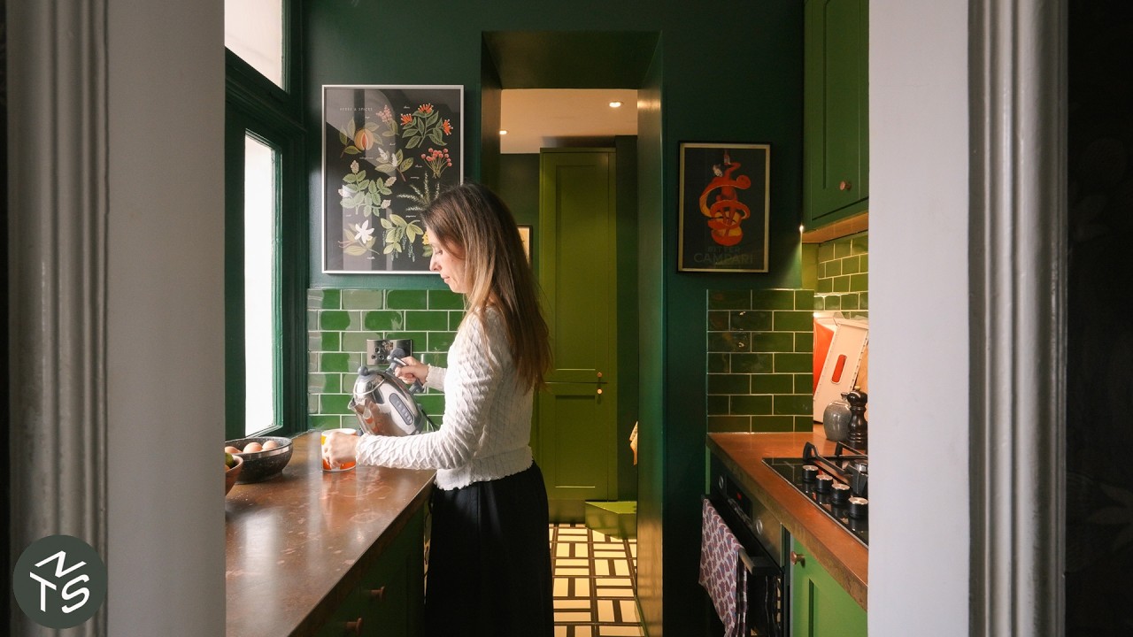 Colourful Small London Flat with Smart Storage, 40sqm/430sqft