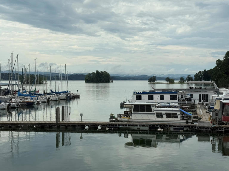Off the Hook Lakeside Bar and Grille specializes in seafood in marina ...