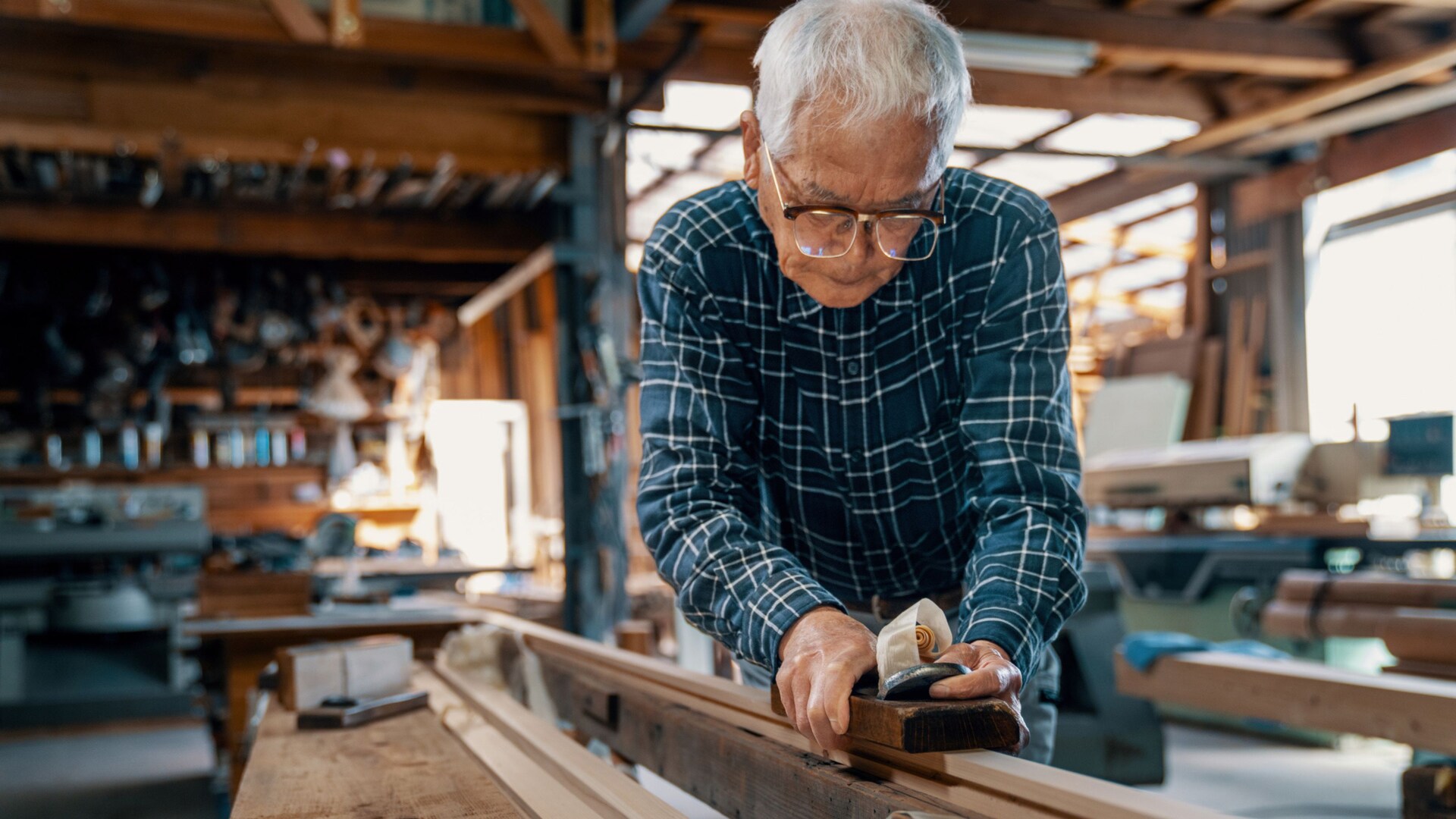 Rentner (75) stellt Fake-Blitzer im Garten auf - Polizei reagiert ...