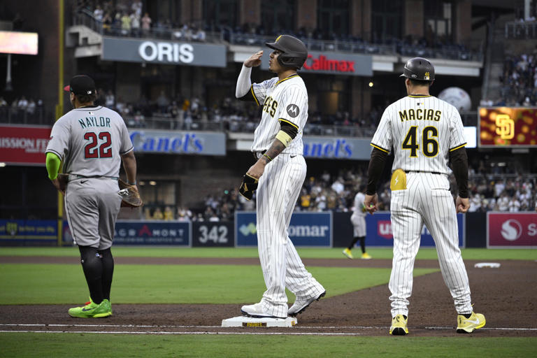 Naylor homers as the Diamondbacks beat the Padres 6-3 on Machado's big night