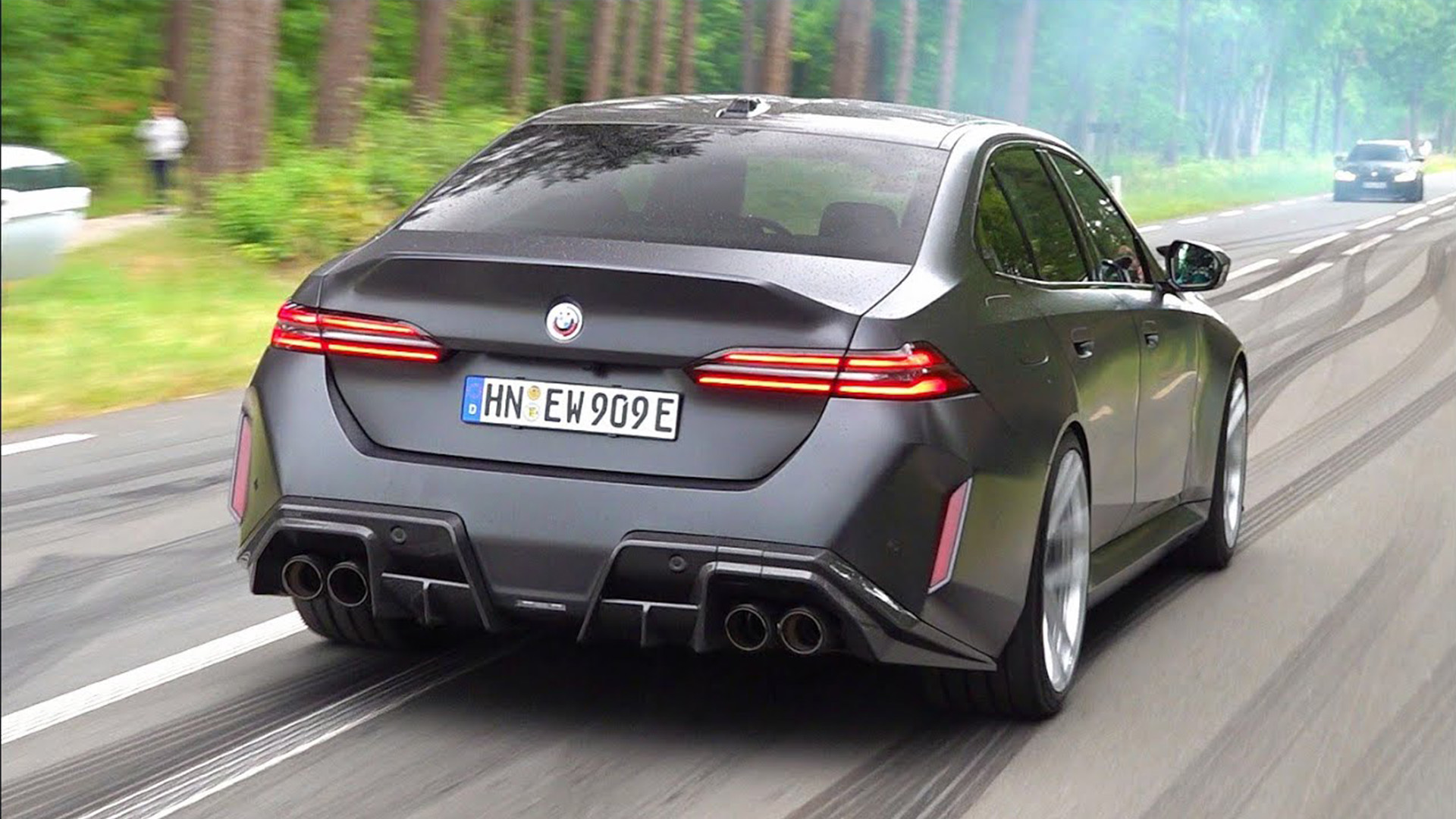 Bimmerfest 退場！改造BMWの失敗＆警察登場 – M5 G90 Akrapovic、M4 CSL、M3 CSほか