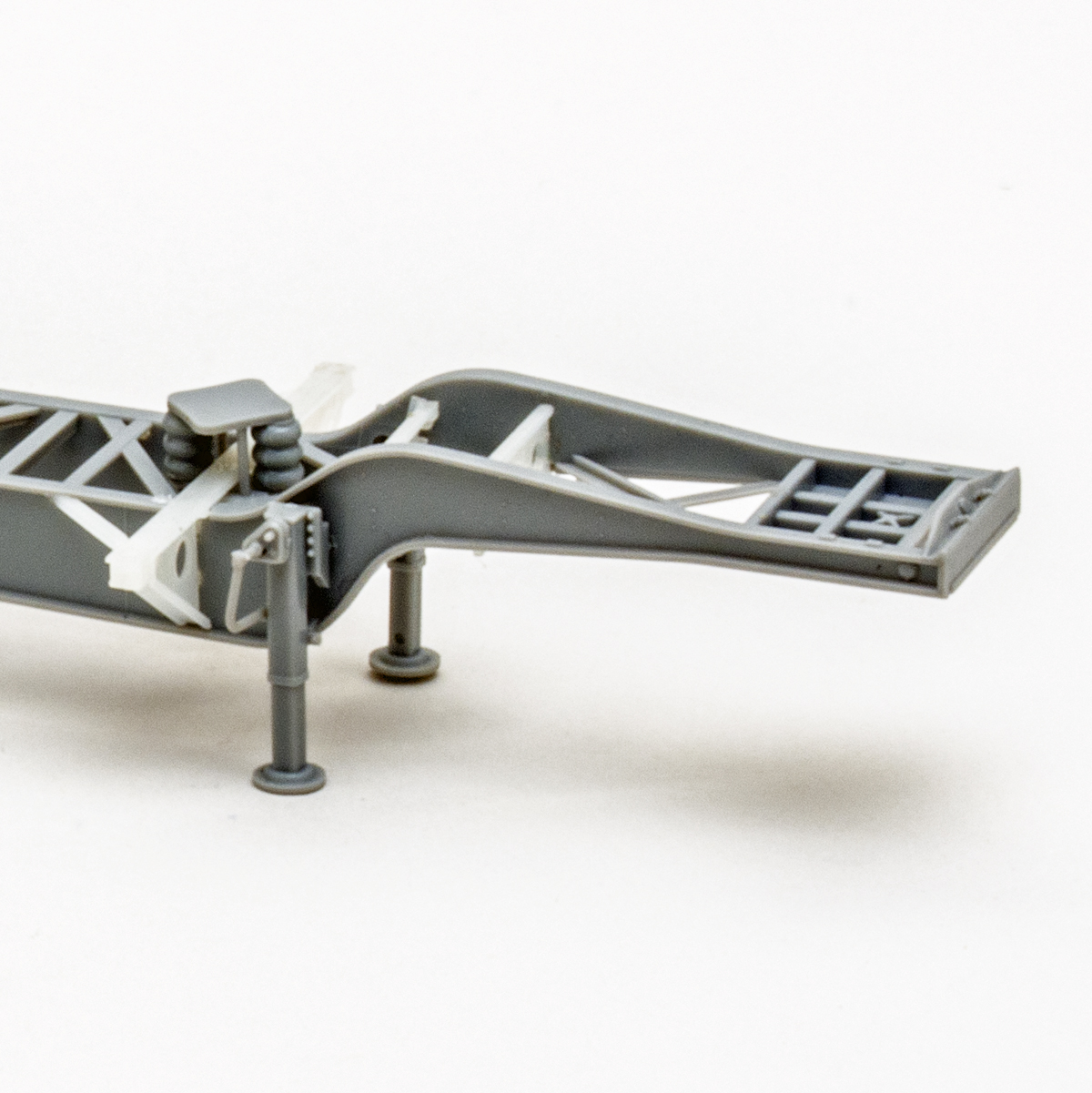 Athearn HO drop-frame spread-axle chassis