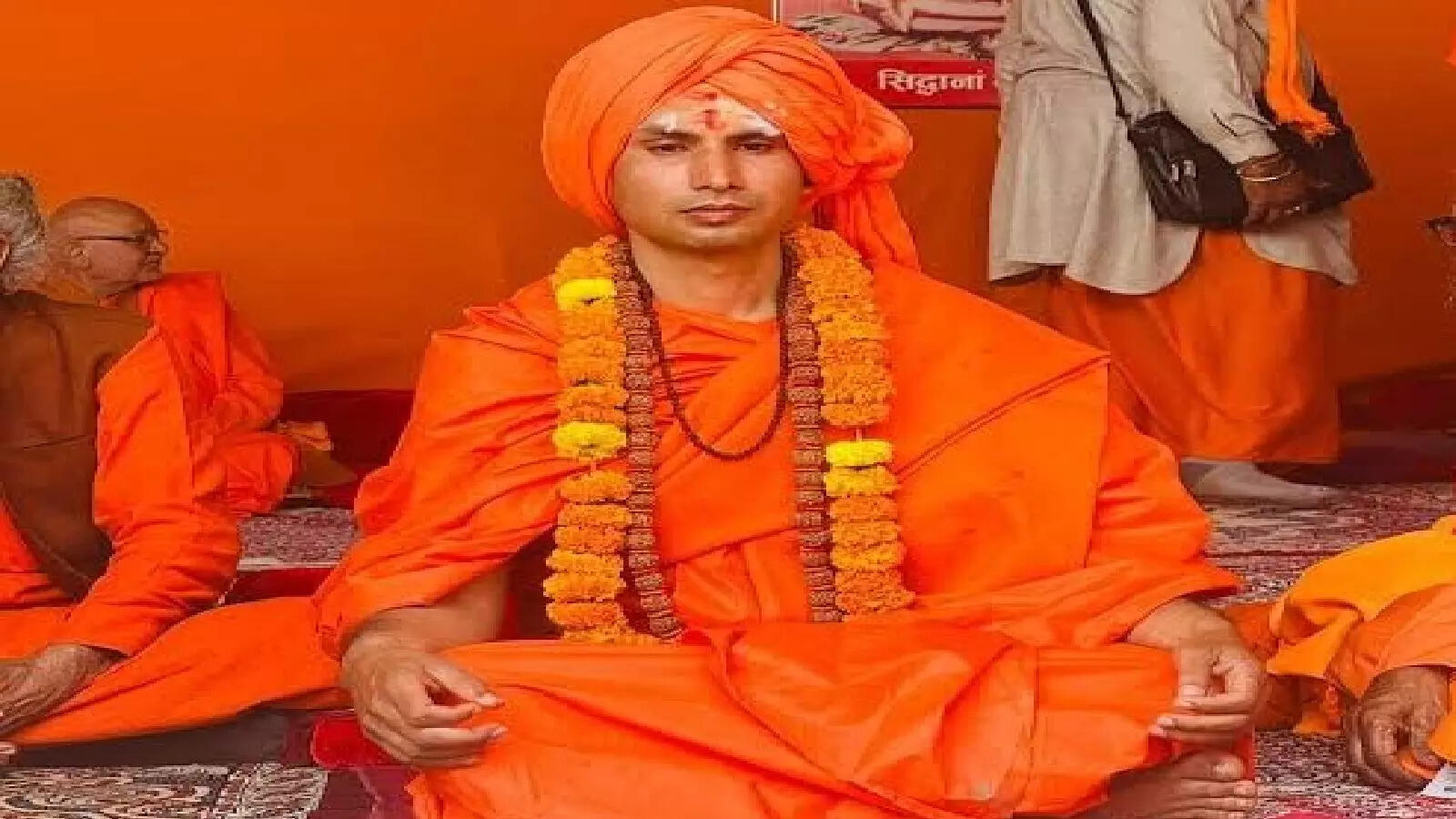 FIR against 113 people for attacking Mahamandaleshwar Kaushlendra Giri ...