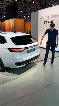 VW Passat B9 – Boot Door Child Safety Test 👬