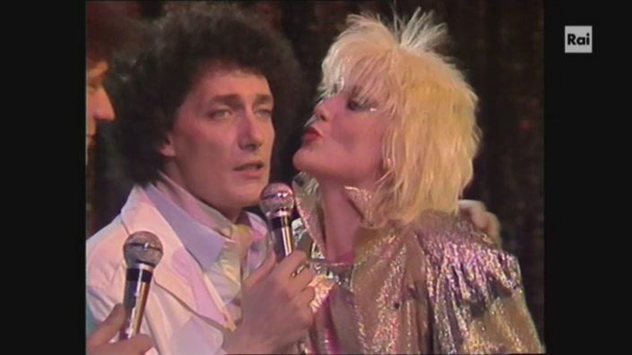 Rettore canta Donatella: "Elton John? Ha scritto per me"