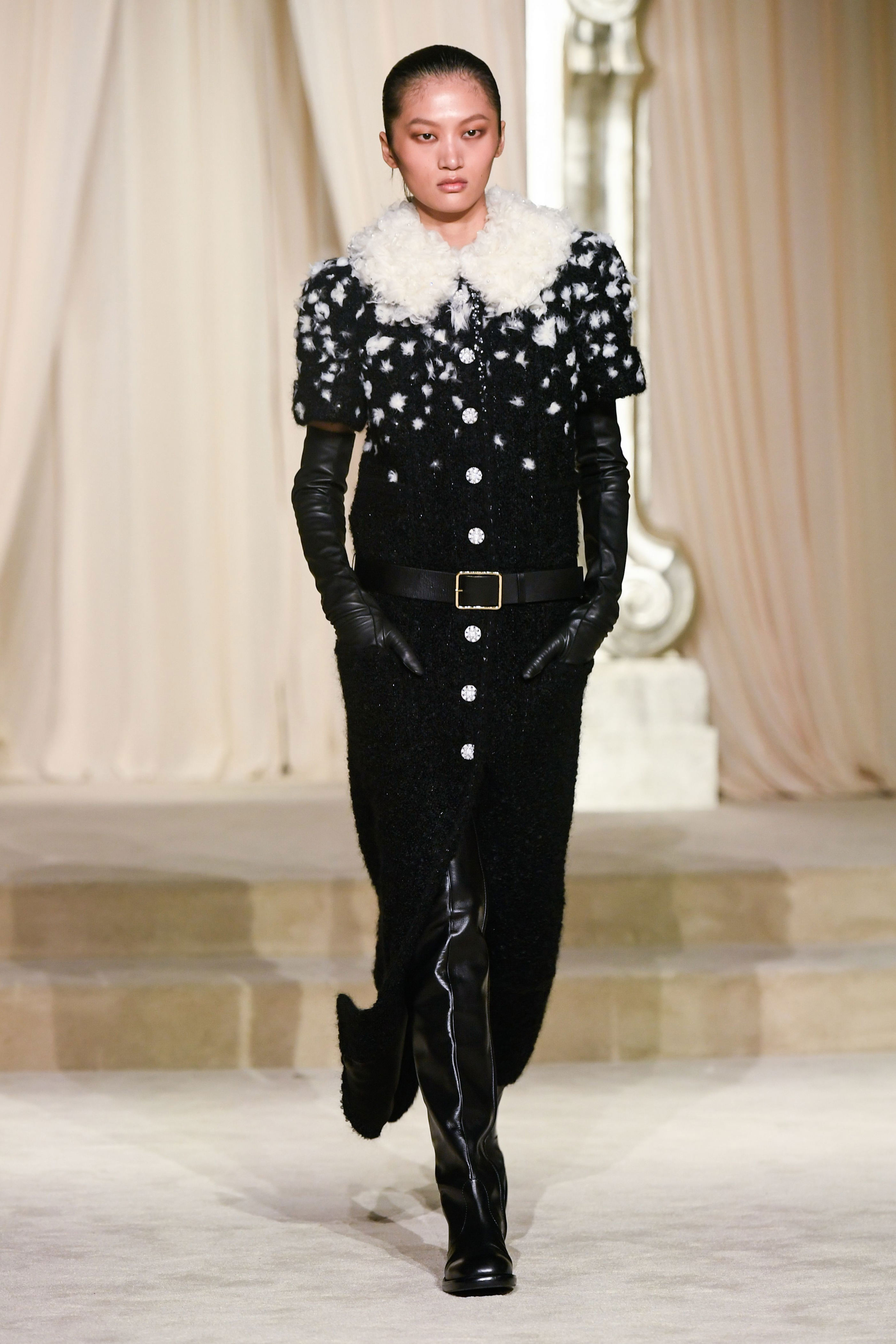 Chanel revient à ses fondamentaux avec un défilé haute couture dans le ...