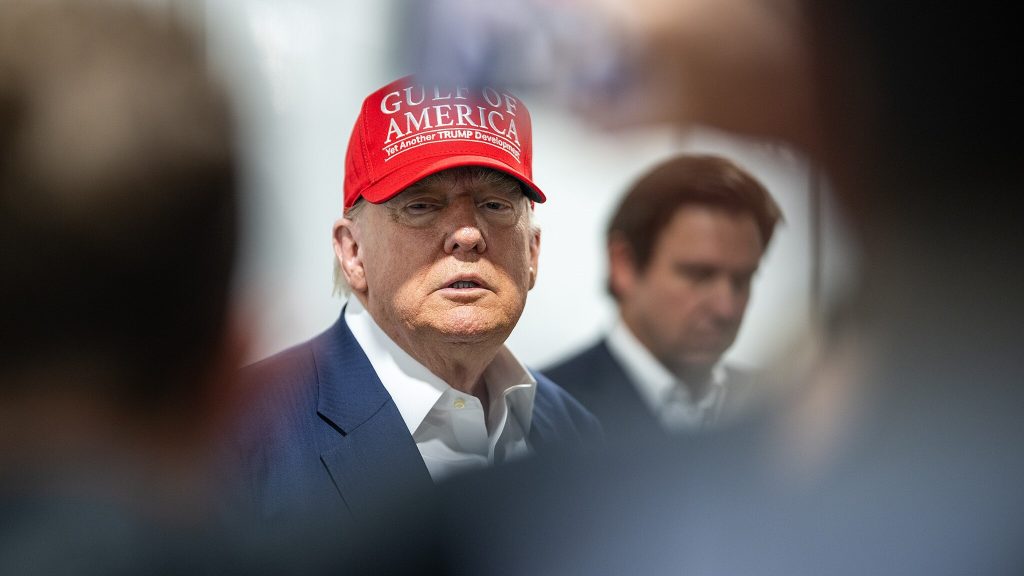 Donald Trump vill ”komma till himlen” och ber sina anhängare om 15 ...