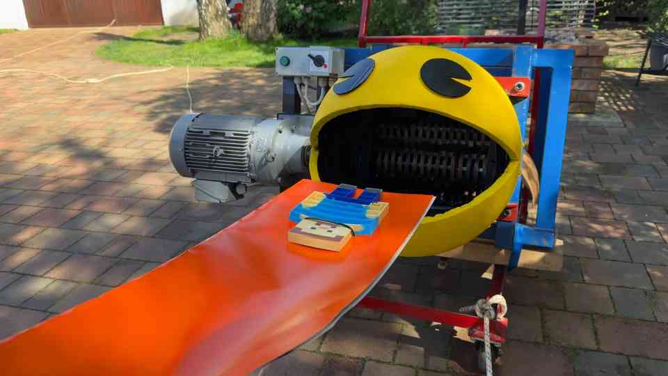 Real Life PACMAN Shredding Machine vs Minecraft