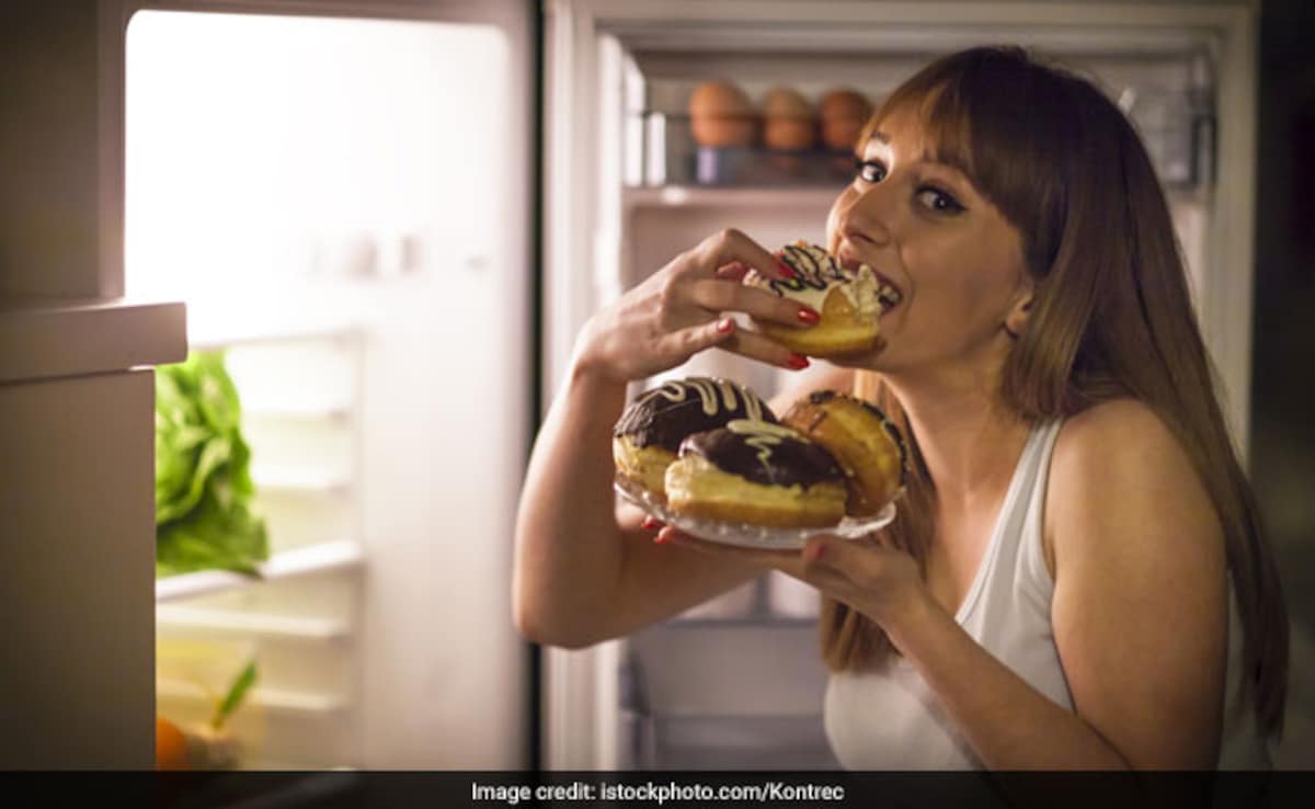 Binge Eating Tied To Emotional Pain, Not Hunger: Nutritionist