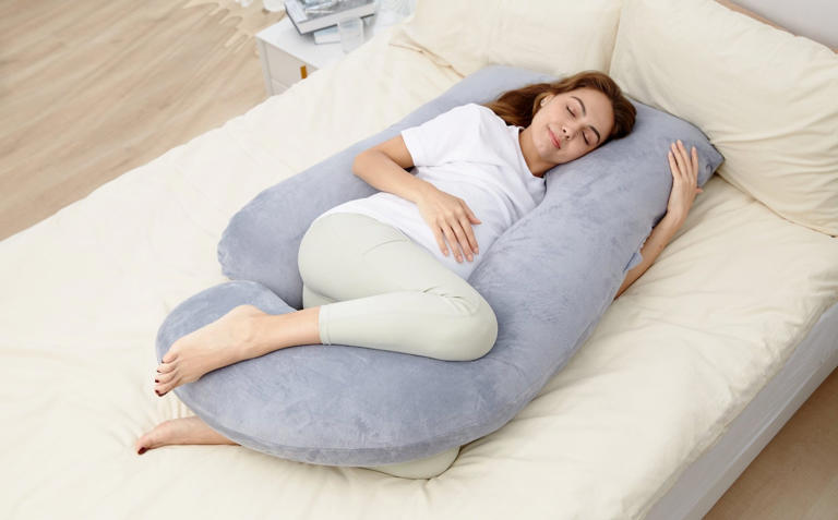 I put Momcozy's pregnancy pillow to the test