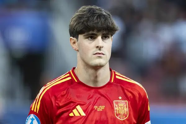 EPL Transfer: Manchester United Close To Signing Valencia Midfielder ...