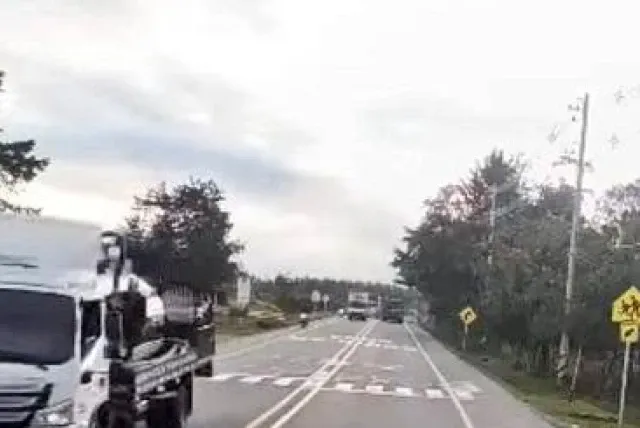 Carro bomba en vía Panamericana dejó una mujer muerta: dos policías ...