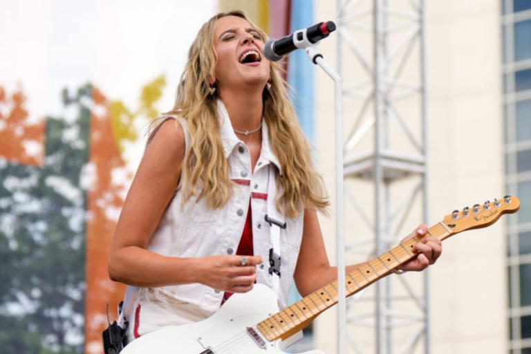 ‘Pure Shock': Country Singer Opens up About Unexpected Pregnancy