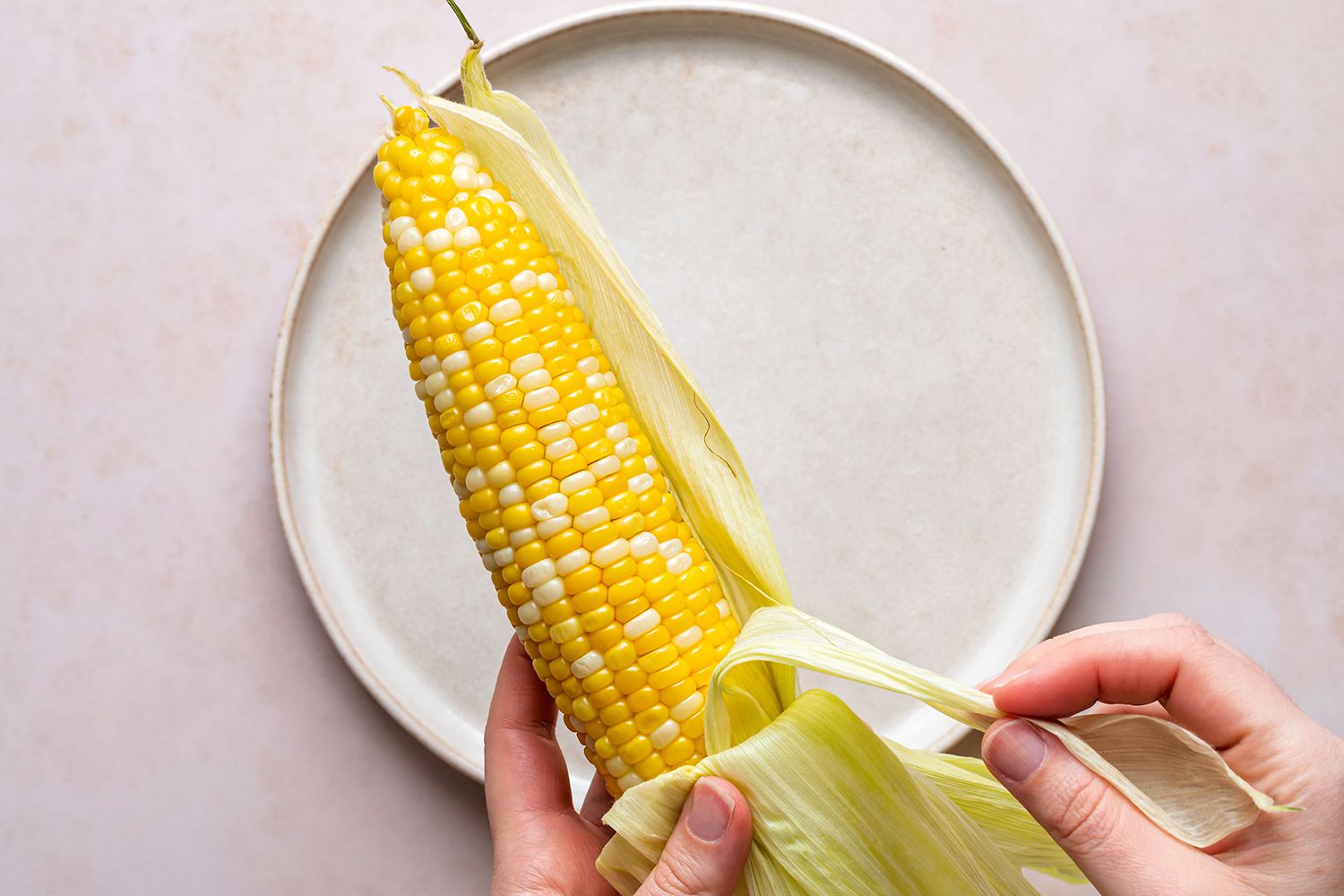 The Simple Trick for Mess-Free Corn Shucking (It's a Game-Changer)